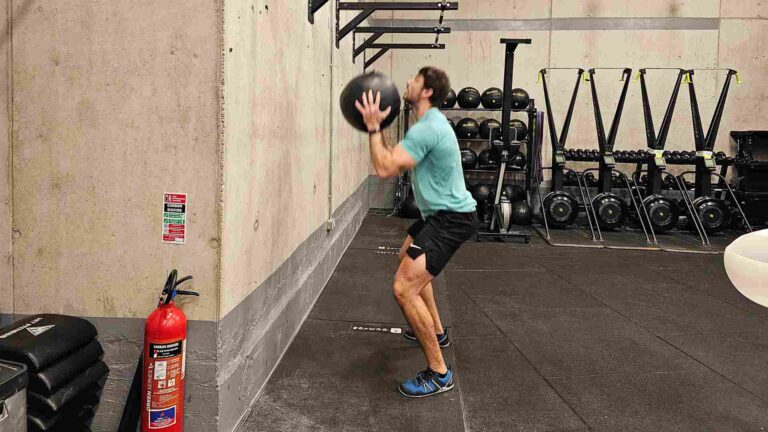 Wall Ball: Guia Completo - NerdFit